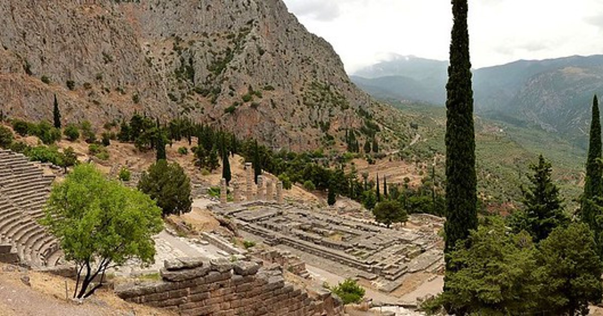 Enter Delphi! Enter myths and history!